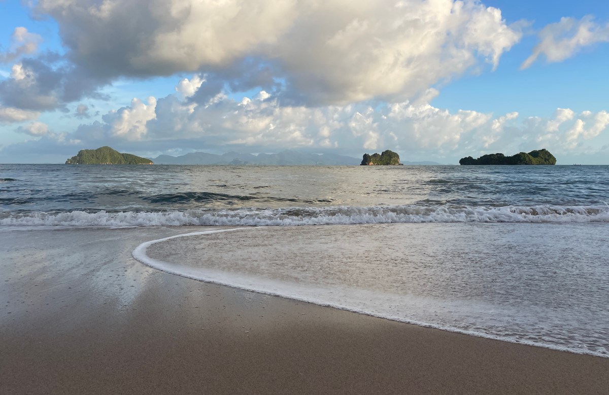 Tiga Pulau – Three Islands – Kiwis Do Fly